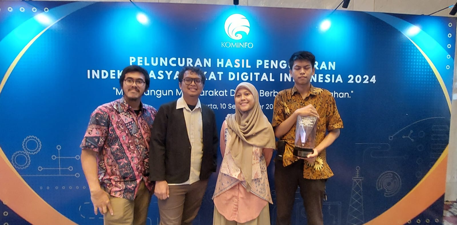 Mengungkap Kemenangan Tim 'Tahu Bulat': Juara Hackathon GenAI 2024 dengan Solusi Cerdas untuk ...